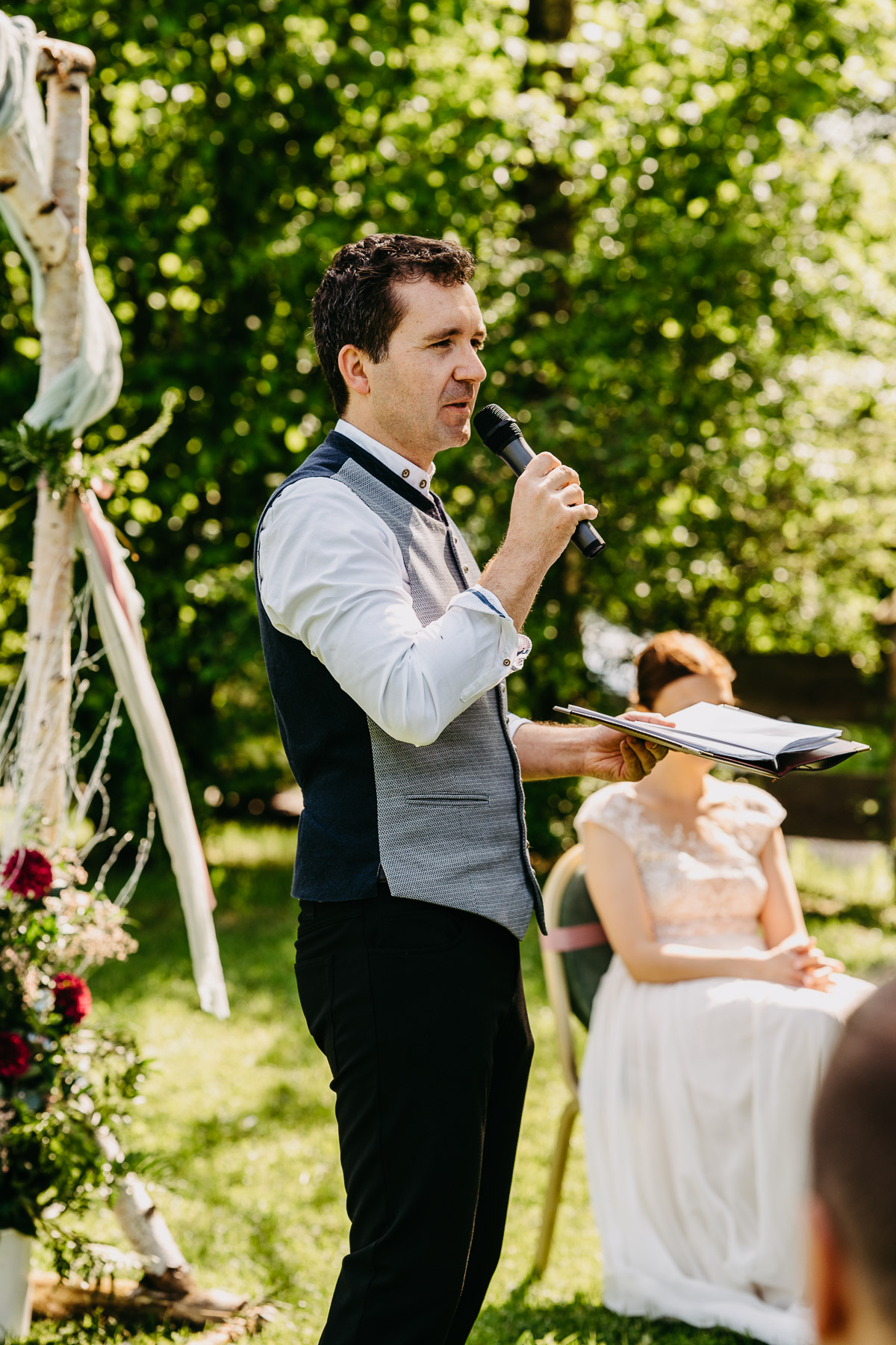 Referenz von Alessa & Stephan für ihre:n Trauredner:in | Strauß & Fliege